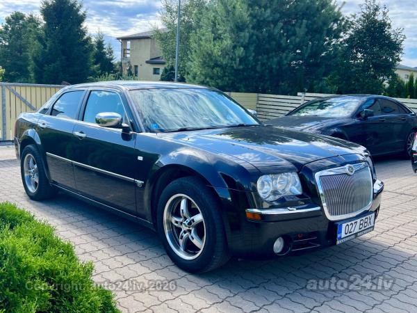 Melns Chrysler 300C 2007 Tallina, ar dzinēja tilpumu 3.00 L un nobraukumu 215 tūkst. km par 3990 €, foto 2 vietnē AUTOMOTO.COM.LV