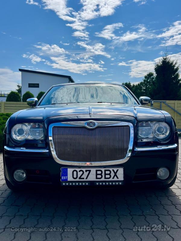 Melns Chrysler 300C 2007 Tallina, ar dzinēja tilpumu 3.00 L un nobraukumu 215 tūkst. km par 3990 €, foto 4 vietnē AUTOMOTO.COM.LV