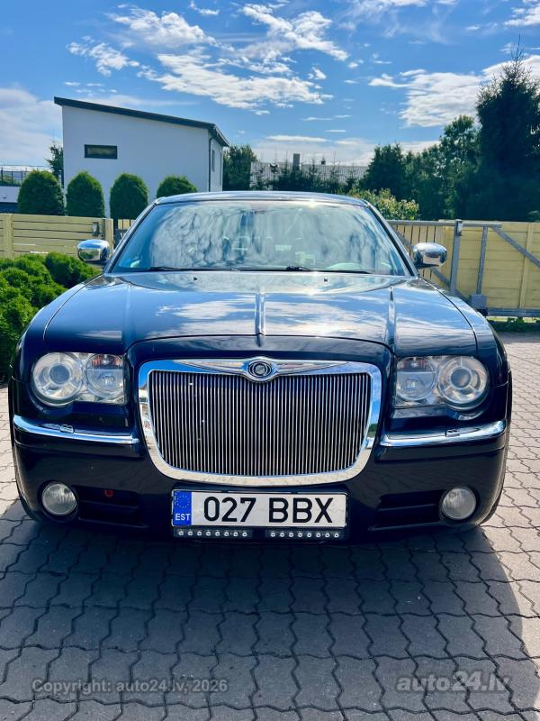 Melns Chrysler 300C 2007 Tallina, ar dzinēja tilpumu 3.00 L un nobraukumu 215 tūkst. km par 3990 €, foto 5 vietnē AUTOMOTO.COM.LV