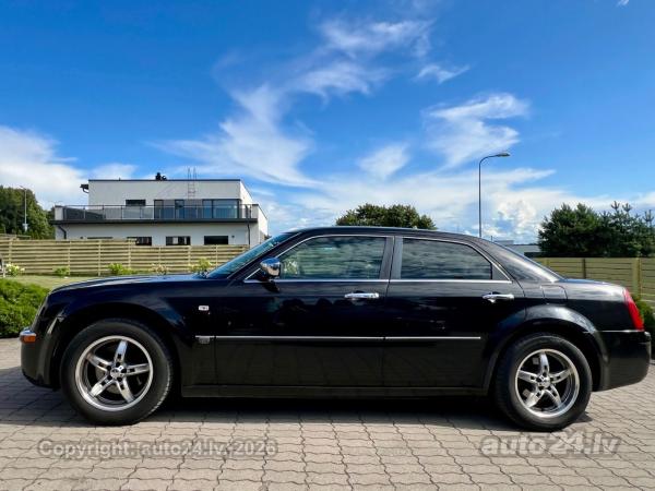Melns Chrysler 300C 2007 Tallina, ar dzinēja tilpumu 3.00 L un nobraukumu 215 tūkst. km par 3990 €, foto 6 vietnē AUTOMOTO.COM.LV