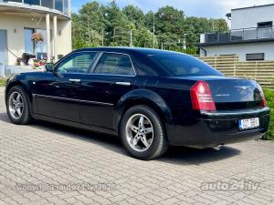 Melns Chrysler 300C 2007 Tallina, ar dzinēja tilpumu 3.00 L un nobraukumu 215 tūkst. km par 3990 €, foto 8 vietnē AUTOMOTO.COM.LV