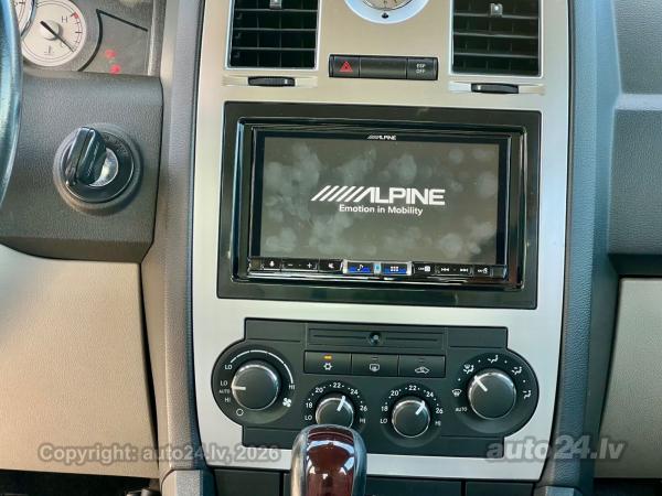 Melns Chrysler 300C 2007 Tallina, ar dzinēja tilpumu 3.00 L un nobraukumu 215 tūkst. km par 3990 €, foto 10 vietnē AUTOMOTO.COM.LV