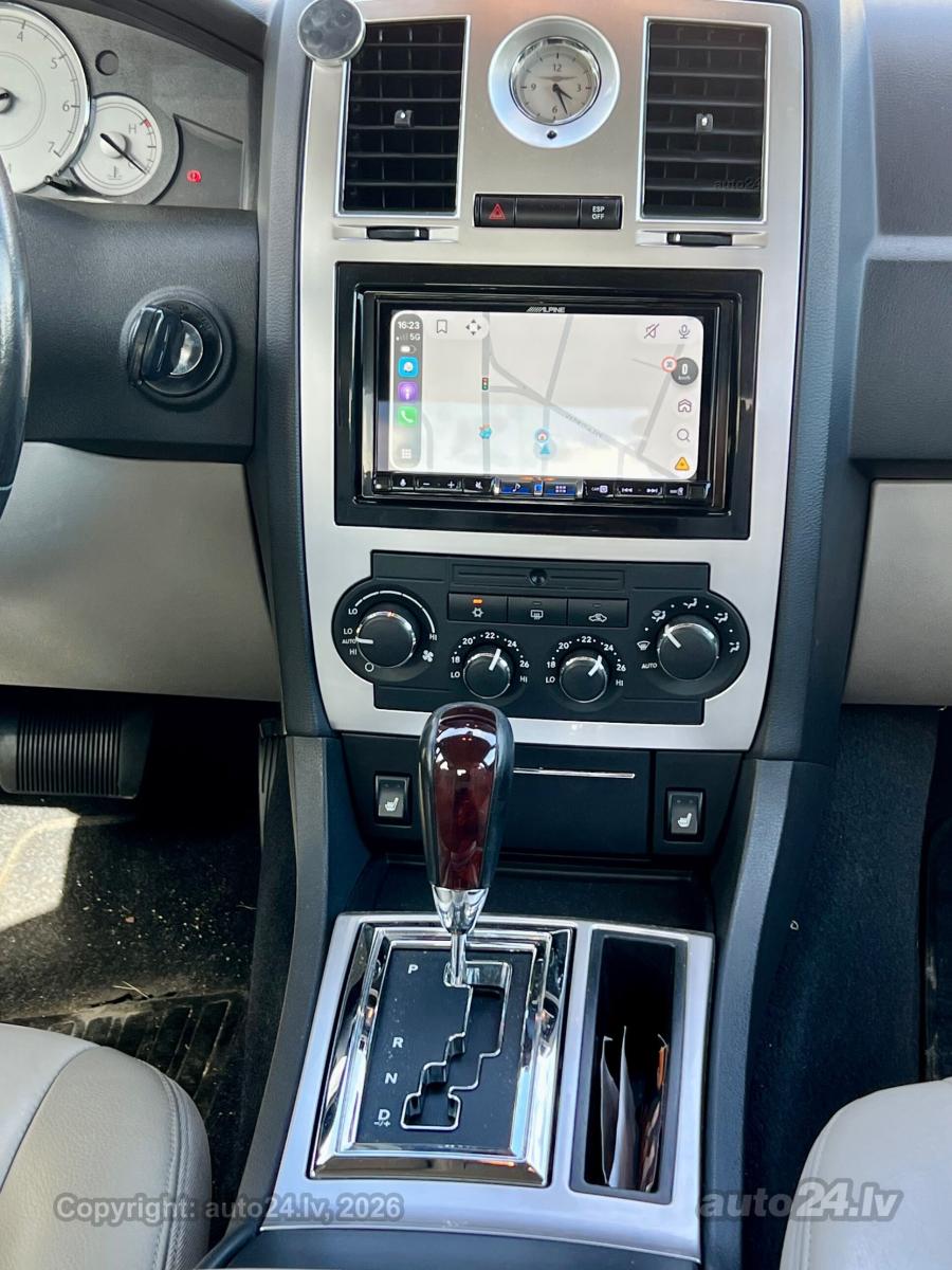 Melns Chrysler 300C 2007 Tallina, ar dzinēja tilpumu 3.00 L un nobraukumu 215 tūkst. km par 3990 €, foto 12 vietnē AUTOMOTO.COM.LV
