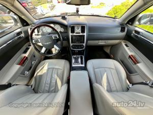 Melns Chrysler 300C 2007 Tallina, ar dzinēja tilpumu 3.00 L un nobraukumu 215 tūkst. km par 3990 €, foto 13 vietnē AUTOMOTO.COM.LV