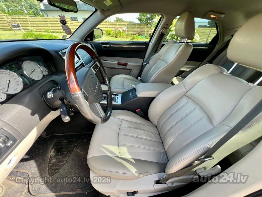 Melns Chrysler 300C 2007 Tallina, ar dzinēja tilpumu 3.00 L un nobraukumu 215 tūkst. km par 3990 €, foto 16 vietnē AUTOMOTO.COM.LV