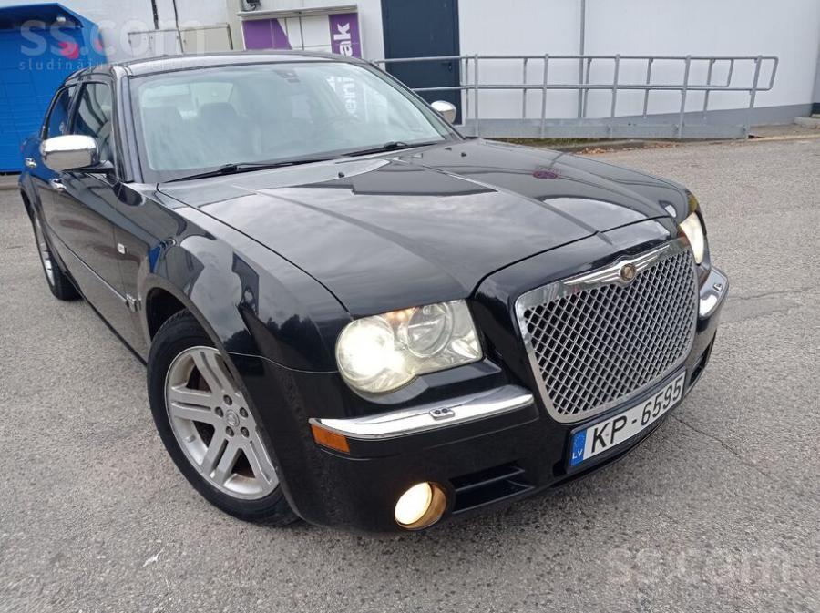 Black Chrysler 300C 2007 in Riga, with an engine capacity of 3.00 L and mileage of 236 thousand km for 3650 €, photo 1 on AUTOMOTO.COM.LV