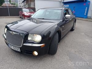 Black Chrysler 300C 2007 in Riga, with an engine capacity of 3.00 L and mileage of 236 thousand km for 3650 €, photo 3 on AUTOMOTO.COM.LV