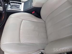 Black Chrysler 300C 2007 in Riga, with an engine capacity of 3.00 L and mileage of 236 thousand km for 3650 €, photo 10 on AUTOMOTO.COM.LV