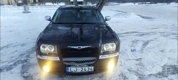 Melns Chrysler 300C 2008 Talsi, ar dzinēja tilpumu 3.00 L un nobraukumu 263 tūkst. km par 3500 €, foto 2 vietnē AUTOMOTO.COM.LV