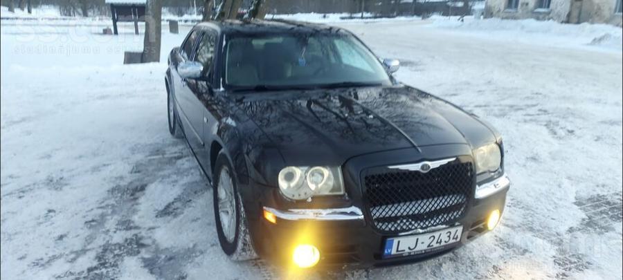 Black Chrysler 300C 2008 in Talsi, with an engine capacity of 3.00 L and mileage of 263 thousand km for 3500 €, photo 3 on AUTOMOTO.COM.LV