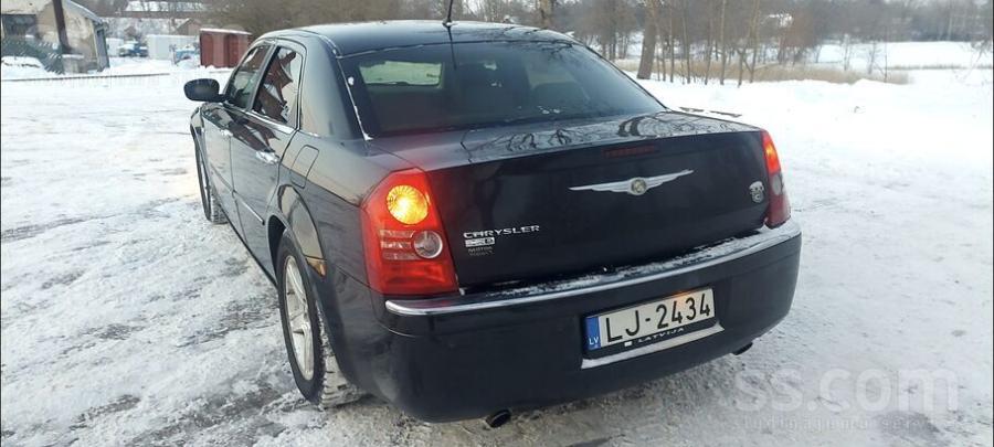 Black Chrysler 300C 2008 in Talsi, with an engine capacity of 3.00 L and mileage of 263 thousand km for 3500 €, photo 5 on AUTOMOTO.COM.LV