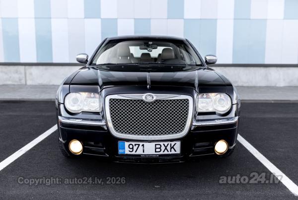 Melns Chrysler 300C 2008 Tallina, ar dzinēja tilpumu 3.00 L un nobraukumu 251 tūkst. km par 3990 €, foto 2 vietnē AUTOMOTO.COM.LV
