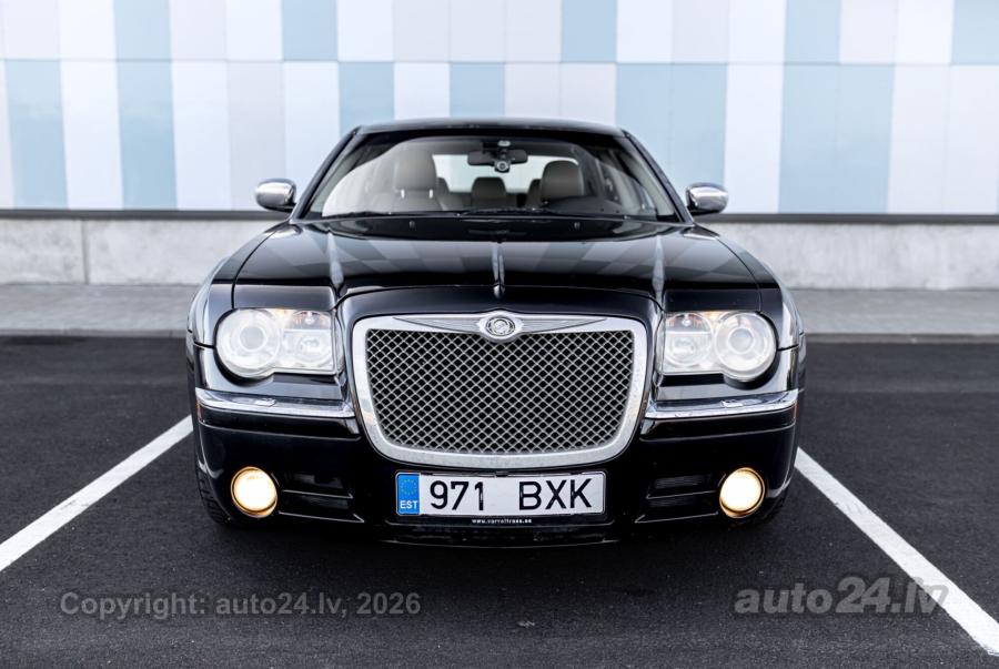 Black Chrysler 300C 2008 in Tallinn, with an engine capacity of 3.00 L and mileage of 251 thousand km for 3990 €, photo 3 on AUTOMOTO.COM.LV