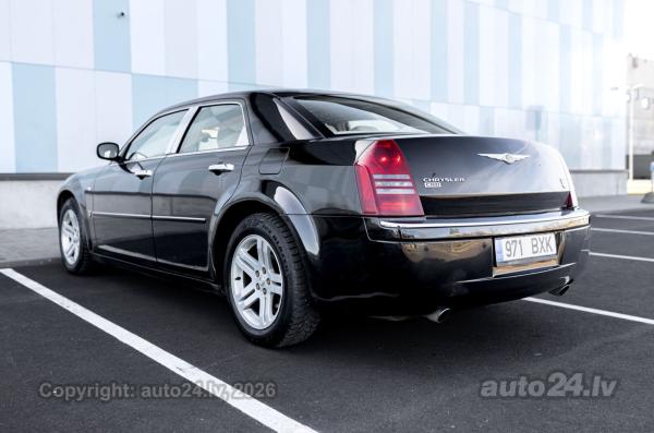 Melns Chrysler 300C 2008 Tallina, ar dzinēja tilpumu 3.00 L un nobraukumu 251 tūkst. km par 3990 €, foto 4 vietnē AUTOMOTO.COM.LV
