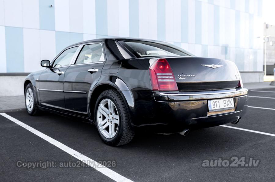 Black Chrysler 300C 2008 in Tallinn, with an engine capacity of 3.00 L and mileage of 251 thousand km for 3990 €, photo 5 on AUTOMOTO.COM.LV
