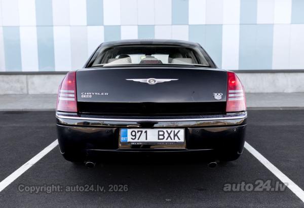 Melns Chrysler 300C 2008 Tallina, ar dzinēja tilpumu 3.00 L un nobraukumu 251 tūkst. km par 3990 €, foto 5 vietnē AUTOMOTO.COM.LV