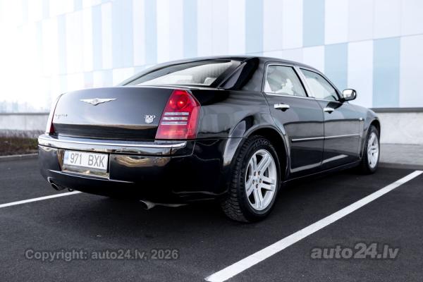Melns Chrysler 300C 2008 Tallina, ar dzinēja tilpumu 3.00 L un nobraukumu 251 tūkst. km par 3990 €, foto 6 vietnē AUTOMOTO.COM.LV