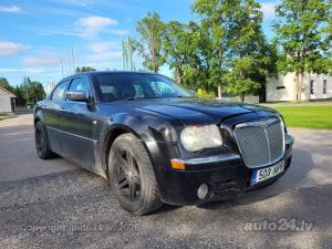 Melns Chrysler 300C 2008 Tallina, ar dzinēja tilpumu 3.00 L un nobraukumu 299 tūkst. km par 1250 €, foto  vietnē AUTOMOTO.COM.LV
