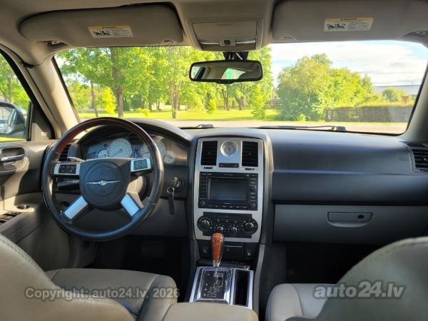 Melns Chrysler 300C 2008 Tallina, ar dzinēja tilpumu 3.00 L un nobraukumu 299 tūkst. km par 1250 €, foto 7 vietnē AUTOMOTO.COM.LV