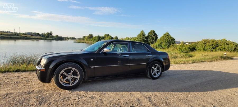 Black Chrysler 300C 2008 in Vilnius, with an engine capacity of 3.00 L and mileage of 268 thousand km for 2850 €, photo 1 on AUTOMOTO.COM.LV