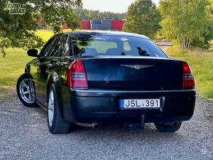 Black Chrysler 300C 2008 in Vilnius, with an engine capacity of 3.00 L and mileage of 268 thousand km for 2850 €, photo 5 on AUTOMOTO.COM.LV