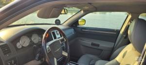 Black Chrysler 300C 2008 in Vilnius, with an engine capacity of 3.00 L and mileage of 268 thousand km for 2850 €, photo 10 on AUTOMOTO.COM.LV
