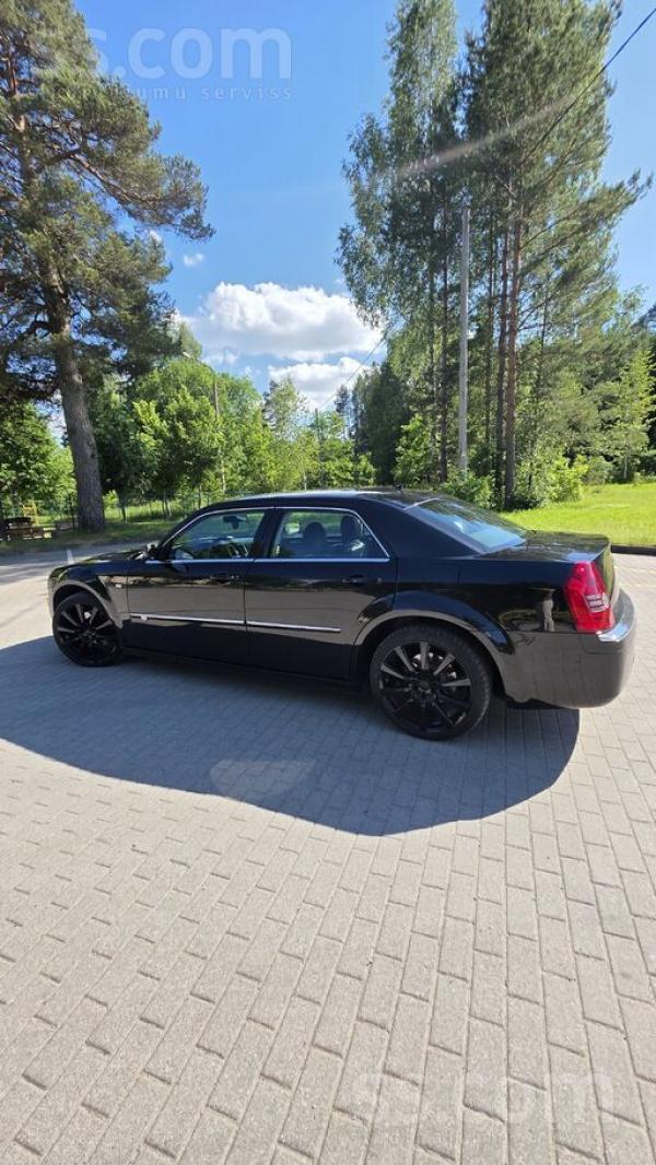 Melns Chrysler 300C 2008 Ventspils, ar dzinēja tilpumu 3.00 L un nobraukumu 240 tūkst. km par 5600 €, foto 2 vietnē AUTOMOTO.COM.LV