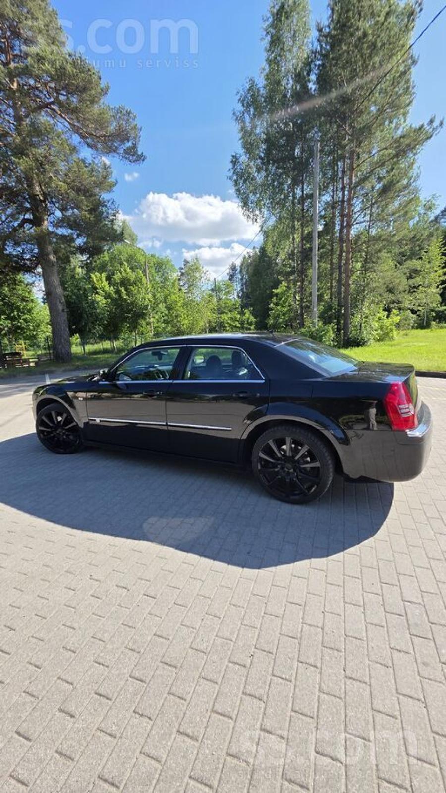 Melns Chrysler 300C 2008 Ventspils, ar dzinēja tilpumu 3.00 L un nobraukumu 240 tūkst. km par 5600 €, foto 3 vietnē AUTOMOTO.COM.LV