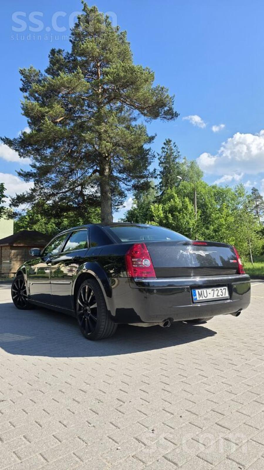 Melns Chrysler 300C 2008 Ventspils, ar dzinēja tilpumu 3.00 L un nobraukumu 240 tūkst. km par 5600 €, foto 4 vietnē AUTOMOTO.COM.LV