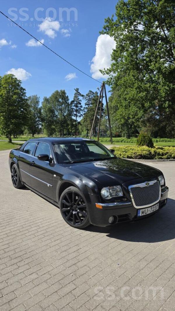 Melns Chrysler 300C 2008 Ventspils, ar dzinēja tilpumu 3.00 L un nobraukumu 240 tūkst. km par 5600 €, foto 6 vietnē AUTOMOTO.COM.LV