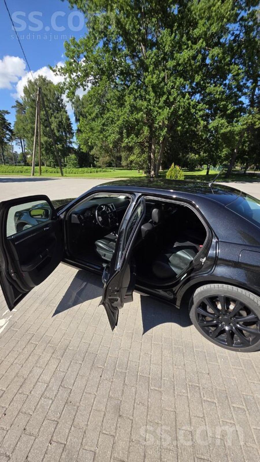 Melns Chrysler 300C 2008 Ventspils, ar dzinēja tilpumu 3.00 L un nobraukumu 240 tūkst. km par 5600 €, foto 10 vietnē AUTOMOTO.COM.LV