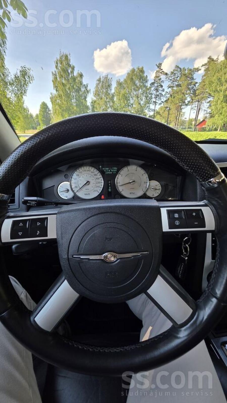 Melns Chrysler 300C 2008 Ventspils, ar dzinēja tilpumu 3.00 L un nobraukumu 240 tūkst. km par 5600 €, foto 14 vietnē AUTOMOTO.COM.LV