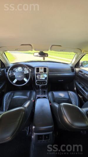 Melns Chrysler 300C 2008 Ventspils, ar dzinēja tilpumu 3.00 L un nobraukumu 240 tūkst. km par 5600 €, foto 15 vietnē AUTOMOTO.COM.LV