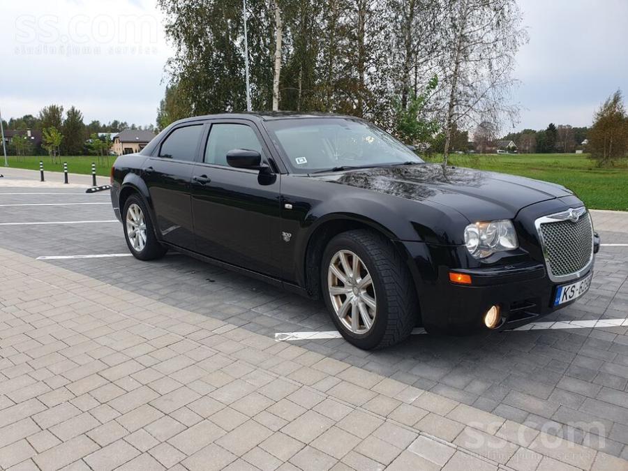 Черный Крайслер 300C 2008 в Рига, объемом двигателя 2.70 л и пробегом 272 тыс. км за 1200 €, фото 1 на AUTOMOTO.COM.LV