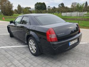 Черный Крайслер 300C 2008 в Рига, объемом двигателя 2.70 л и пробегом 272 тыс. км за 1200 €, фото 4 на AUTOMOTO.COM.LV