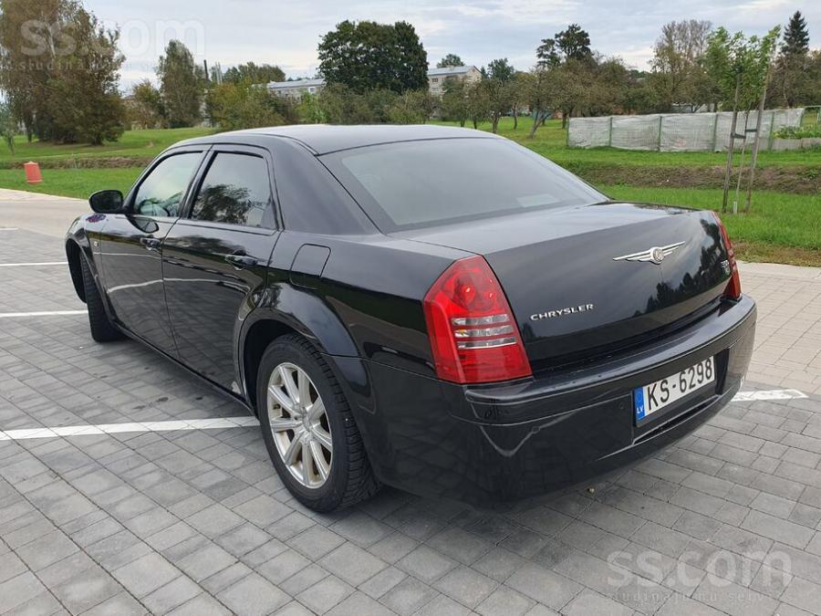 Черный Крайслер 300C 2008 в Рига, объемом двигателя 2.70 л и пробегом 272 тыс. км за 1200 €, фото 4 на AUTOMOTO.COM.LV