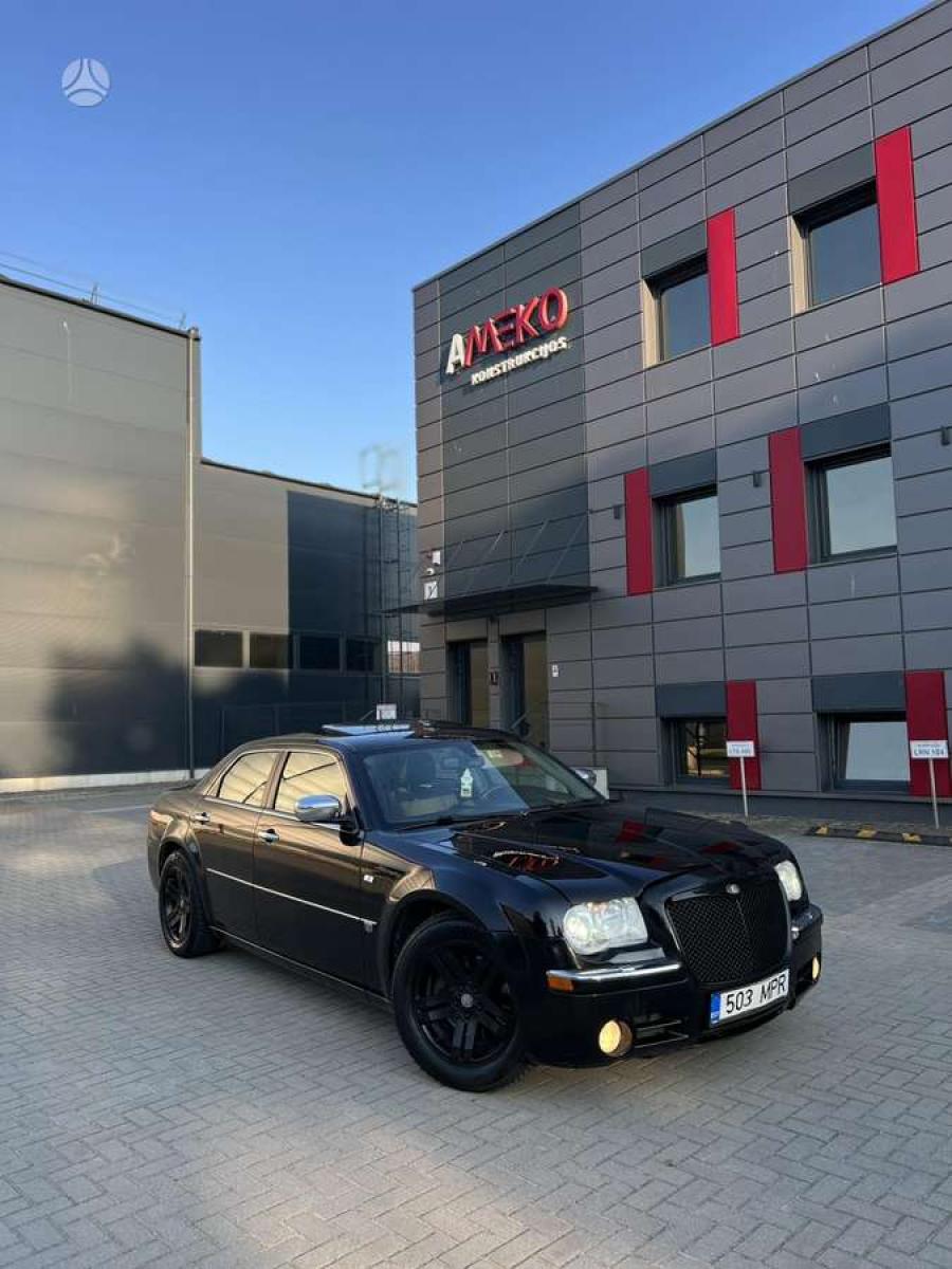 Black Chrysler 300C 2008 in Gargzdai, with an engine capacity of 2.99 L and mileage of 299 thousand km for 2200 €, photo 1 on AUTOMOTO.COM.LV