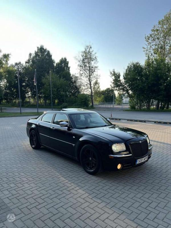 Black Chrysler 300C 2008 in Gargzdai, with an engine capacity of 2.99 L and mileage of 299 thousand km for 2200 €, photo 9 on AUTOMOTO.COM.LV