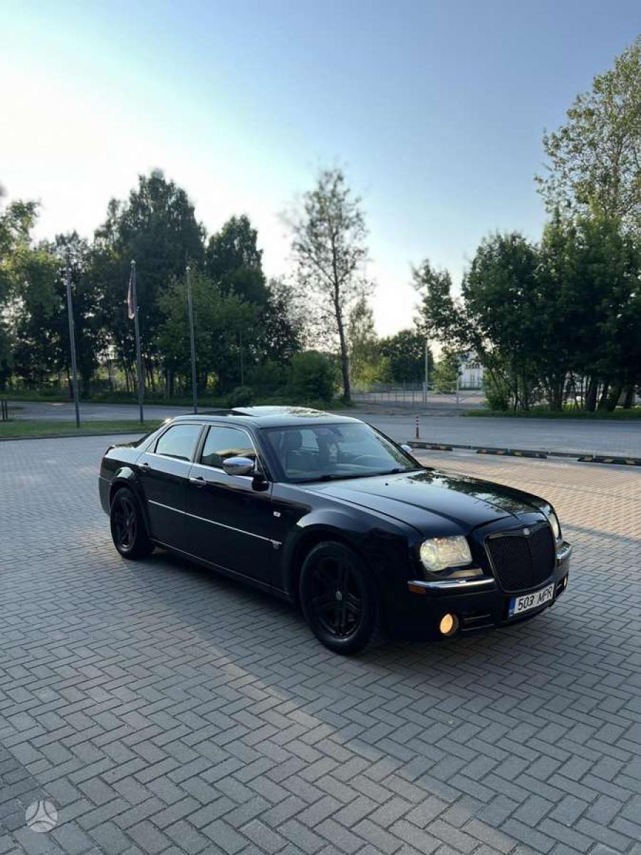Black Chrysler 300C 2008 in Gargzdai, with an engine capacity of 2.99 L and mileage of 299 thousand km for 2200 €, photo 10 on AUTOMOTO.COM.LV