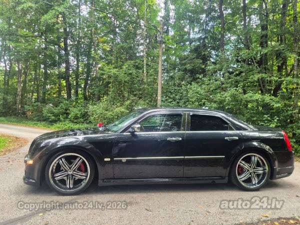 Melns Chrysler 300C 2008 Tallina, ar dzinēja tilpumu 5.70 L un nobraukumu 81 tūkst. km par 15300 €, foto 1 vietnē AUTOMOTO.COM.LV