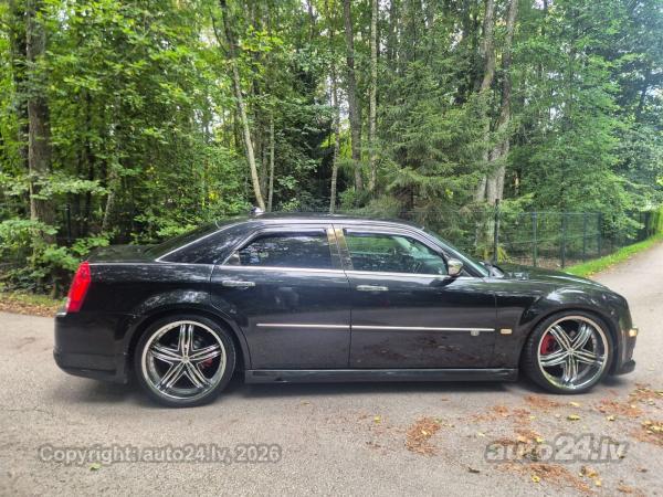 Melns Chrysler 300C 2008 Tallina, ar dzinēja tilpumu 5.70 L un nobraukumu 81 tūkst. km par 15300 €, foto 3 vietnē AUTOMOTO.COM.LV