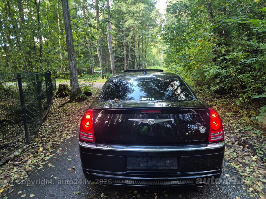Черный Крайслер 300C 2008 в Таллин, объемом двигателя 5.70 л и пробегом 81 тыс. км за 15300 €, фото 12 на AUTOMOTO.COM.LV