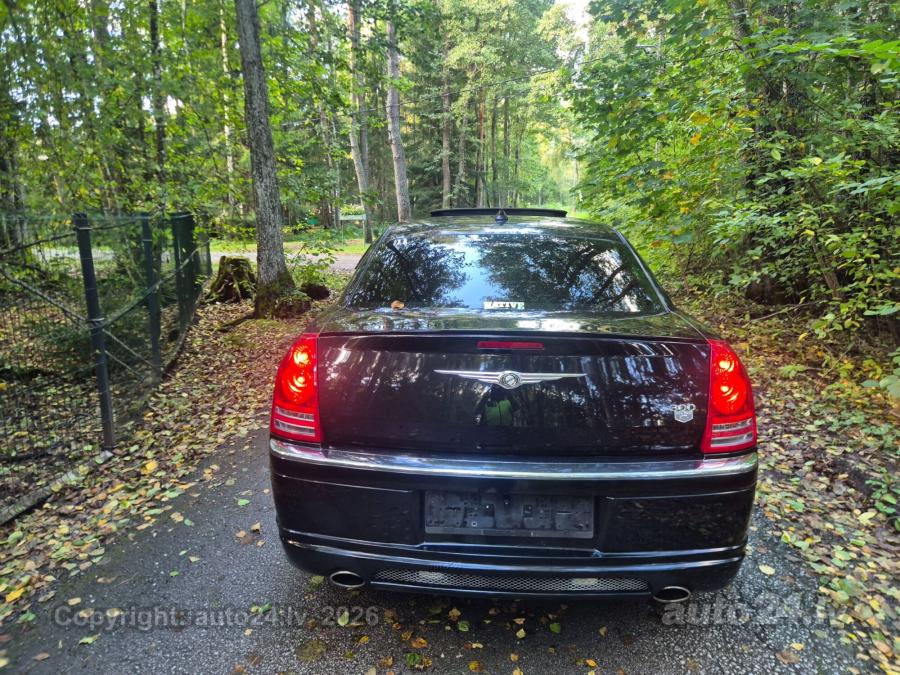 Черный Крайслер 300C 2008 в Таллин, объемом двигателя 5.70 л и пробегом 81 тыс. км за 15300 €, фото 15 на AUTOMOTO.COM.LV