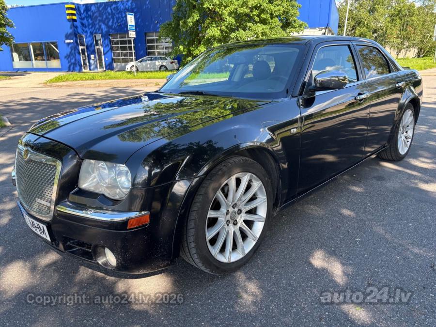 Melns Chrysler 300C 2009 Paide, ar dzinēja tilpumu 3.00 L un nobraukumu 259 tūkst. km par 2890 €, foto 1 vietnē AUTOMOTO.COM.LV