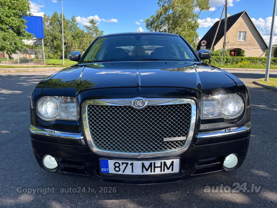 Melns Chrysler 300C 2009 Paide, ar dzinēja tilpumu 3.00 L un nobraukumu 259 tūkst. km par 2890 €, foto 3 vietnē AUTOMOTO.COM.LV