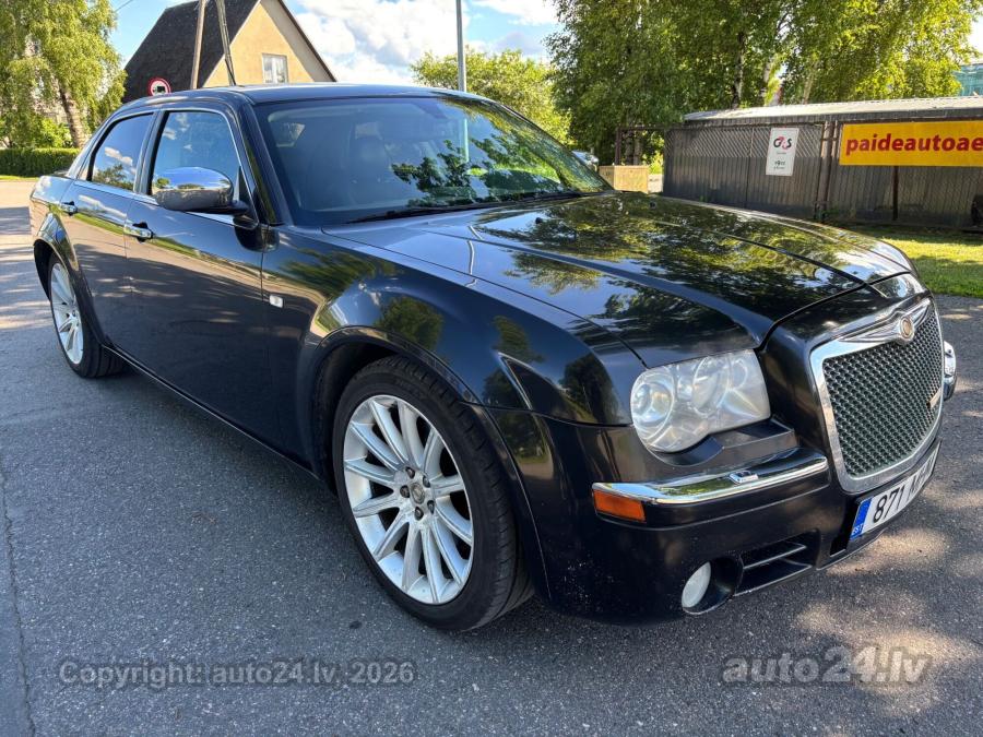 Melns Chrysler 300C 2009 Paide, ar dzinēja tilpumu 3.00 L un nobraukumu 259 tūkst. km par 2890 €, foto 7 vietnē AUTOMOTO.COM.LV