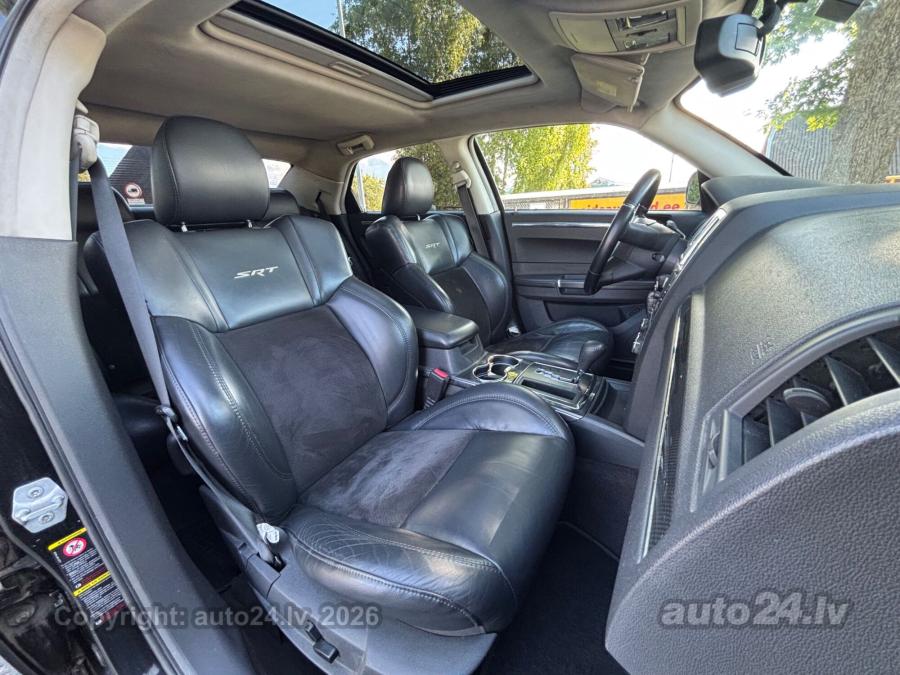 Melns Chrysler 300C 2009 Paide, ar dzinēja tilpumu 3.00 L un nobraukumu 259 tūkst. km par 2890 €, foto 10 vietnē AUTOMOTO.COM.LV