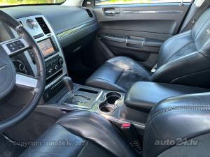 Melns Chrysler 300C 2009 Paide, ar dzinēja tilpumu 3.00 L un nobraukumu 259 tūkst. km par 2890 €, foto 12 vietnē AUTOMOTO.COM.LV