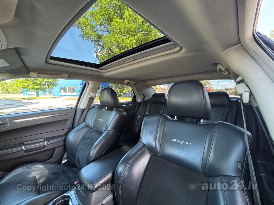 Melns Chrysler 300C 2009 Paide, ar dzinēja tilpumu 3.00 L un nobraukumu 259 tūkst. km par 2890 €, foto 13 vietnē AUTOMOTO.COM.LV