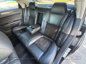 Melns Chrysler 300C 2009 Paide, ar dzinēja tilpumu 3.00 L un nobraukumu 259 tūkst. km par 2890 €, foto 15 vietnē AUTOMOTO.COM.LV